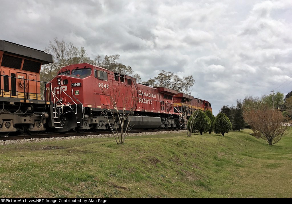 CP 9546 and KCS 4780 wait for green